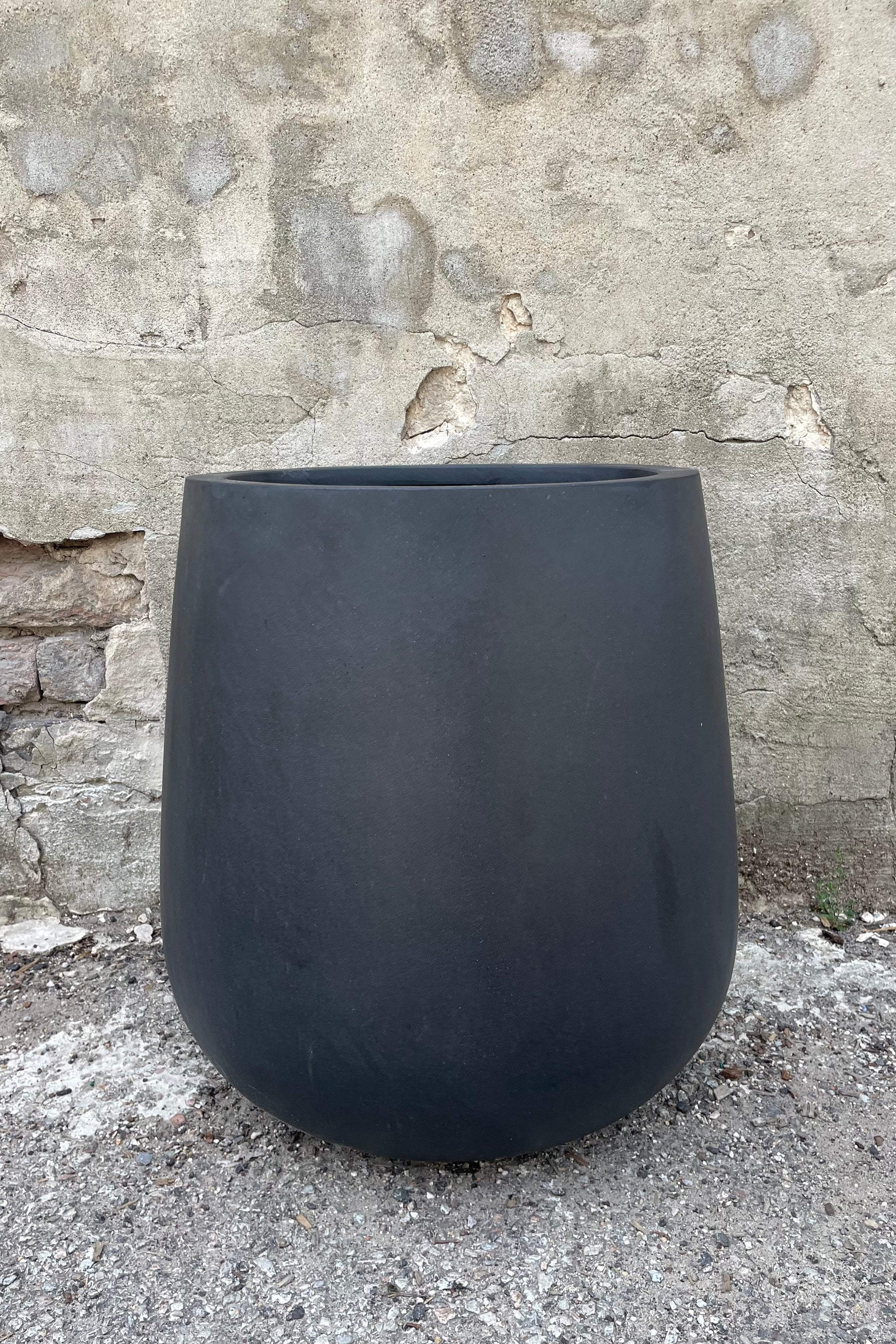 Pax Pot Fiberstone Black Medium at SPROUT HOME
